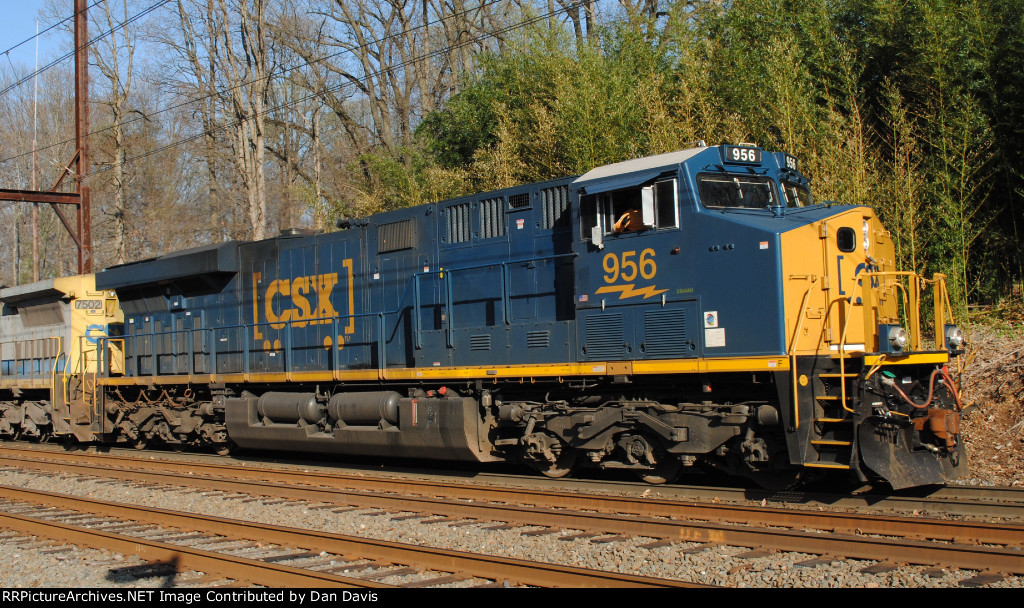 CSX ES44AH 956 leads Q439-27